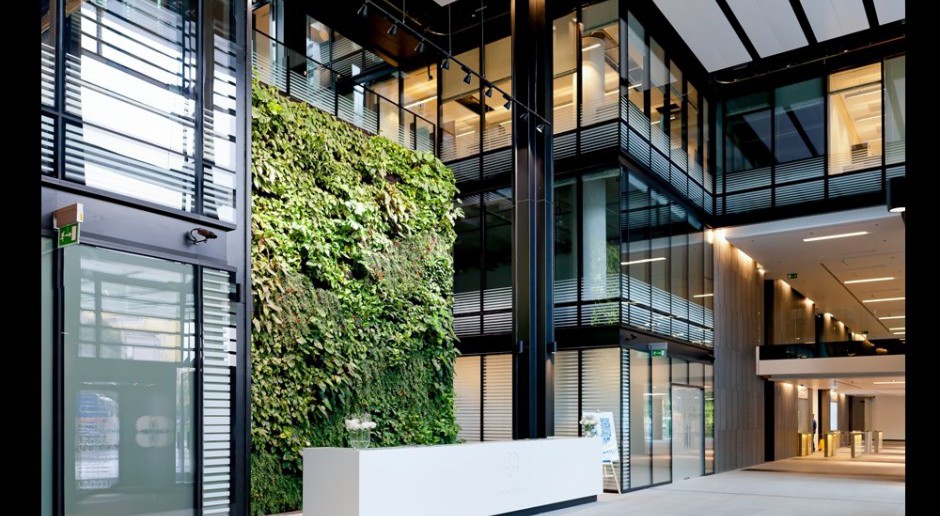 Multifunkcyjny biurowiec od środka