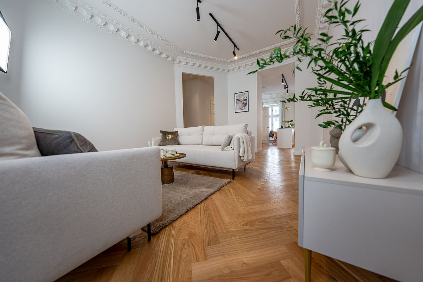 AFI Home Złota 83. Wynajem apartamentów ruszył pełną parą!