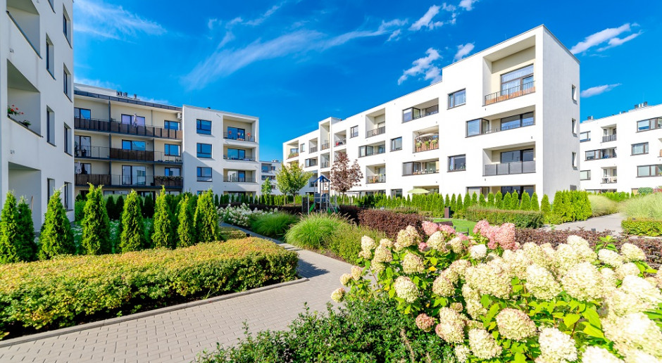 Z dala od zgiełku, ale blisko mieszkańców. Największe osiedla zgodne z ...