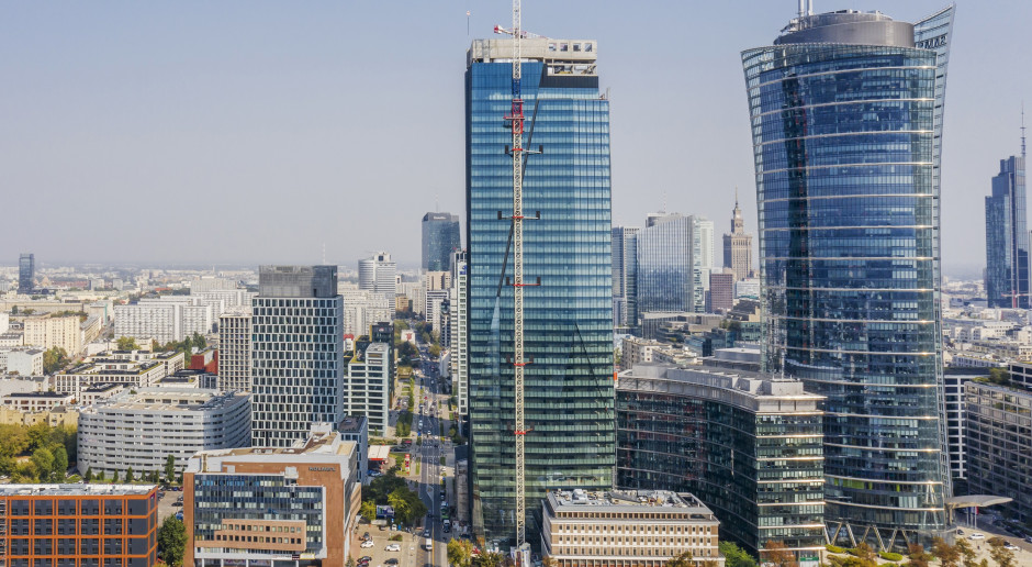 Bank wynajmuje połowę wieżowca w Warszawie i finansuje jego budowę