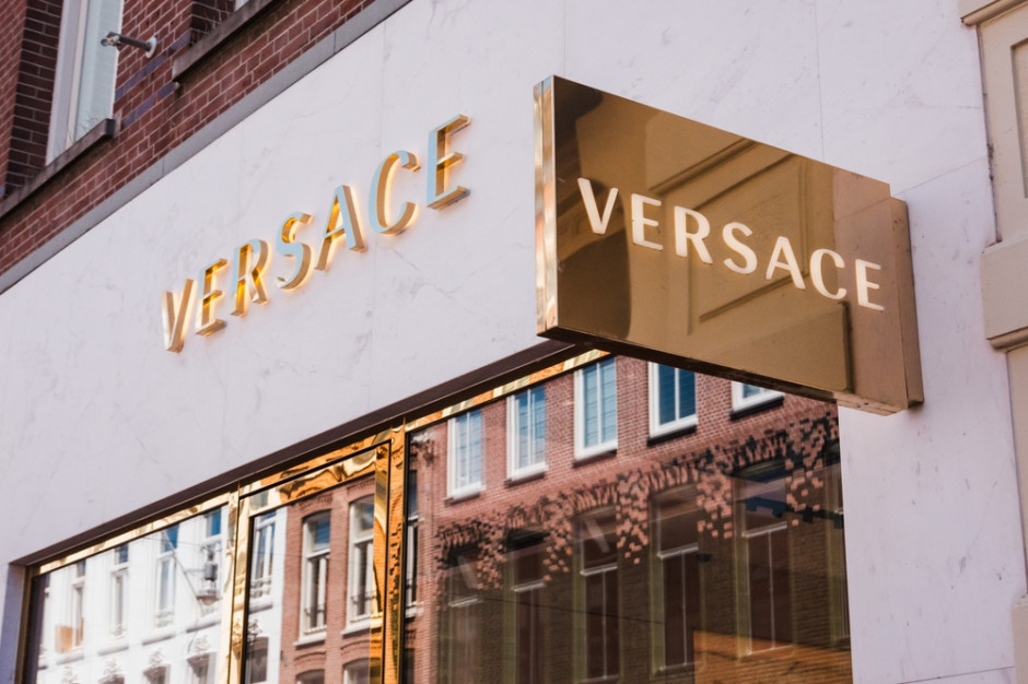 Versace na sprzedaż. Kto przymierza się do kupna?