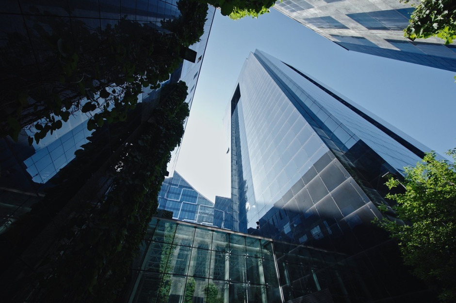 Biurowiec z nowym finansowaniem. Cornerstone i P Capital Partners ...