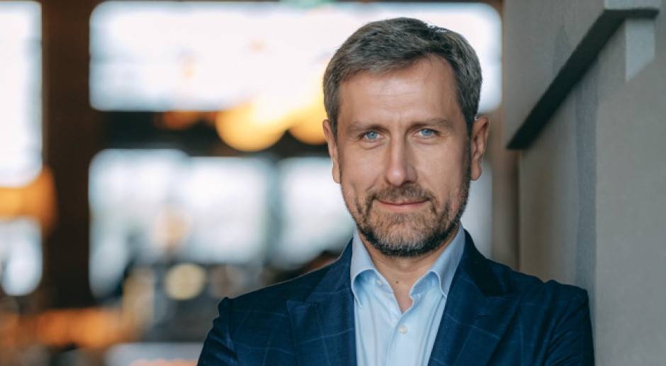 Miał leczyć ludzi, a zaczął budować miasta. Jarosław Bator o drodze do ...